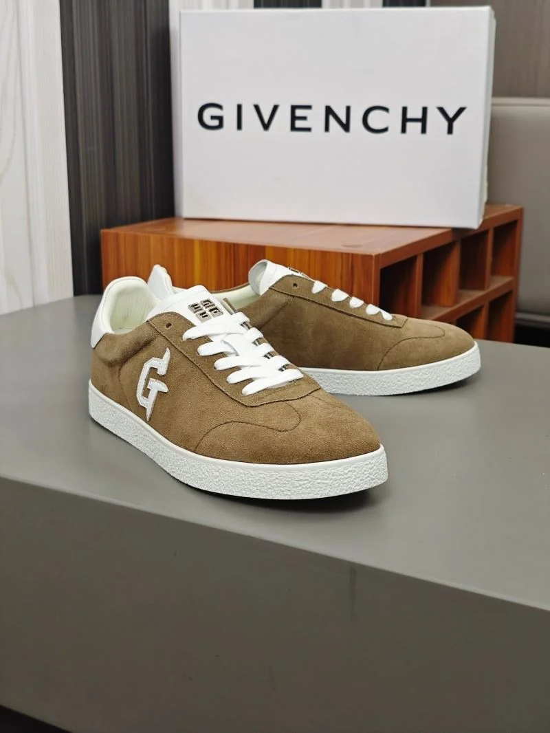 Accurate model Givenchy Shoes