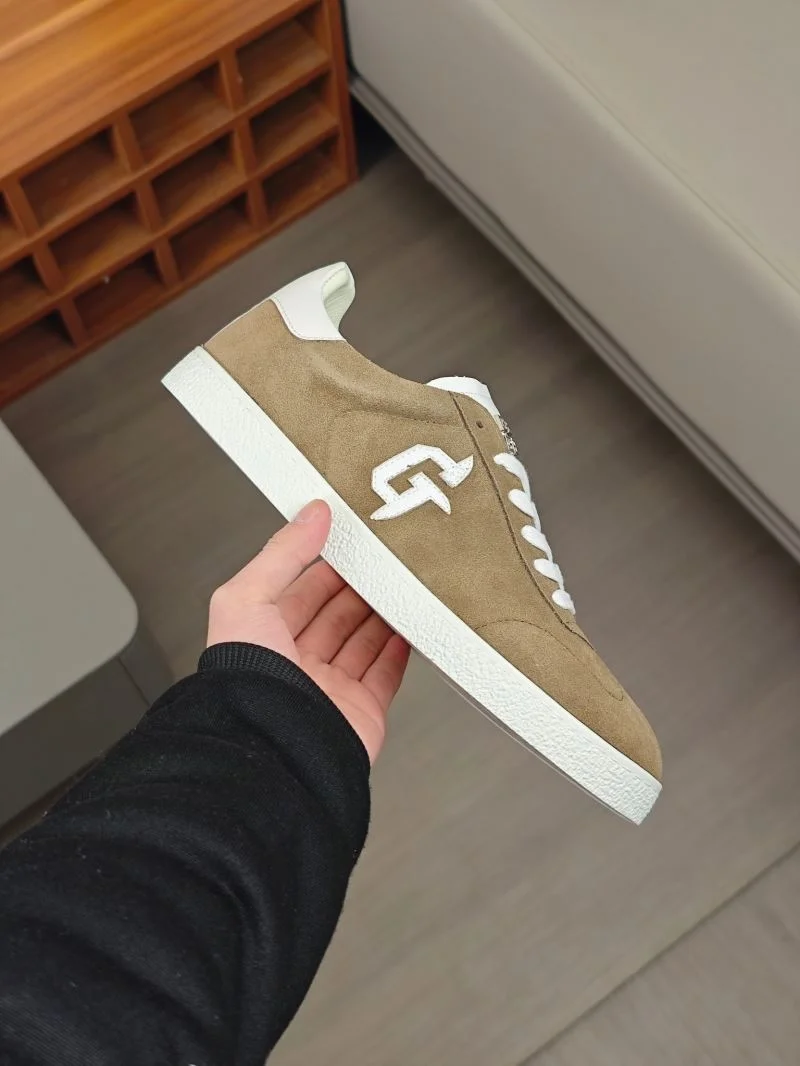 Accurate model Givenchy Shoes