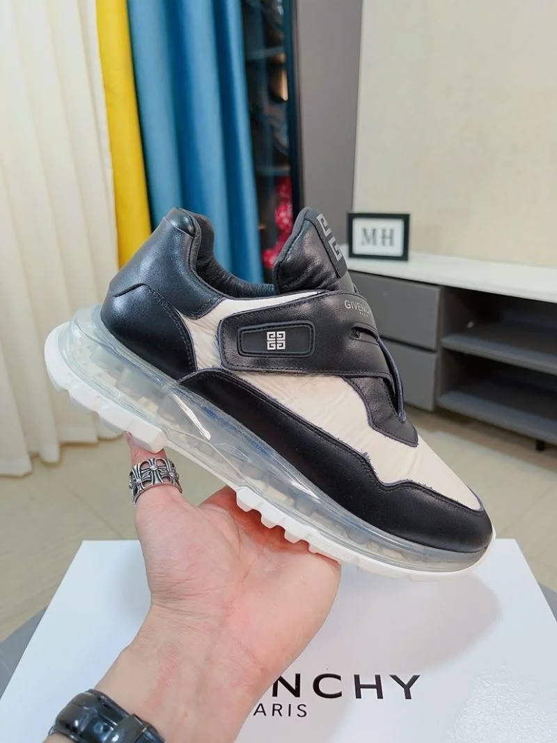 Accurate model Givenchy Shoes
