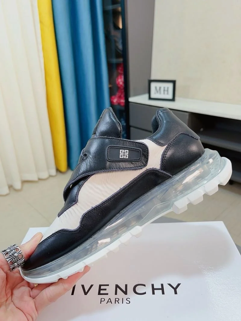 Accurate model Givenchy Shoes