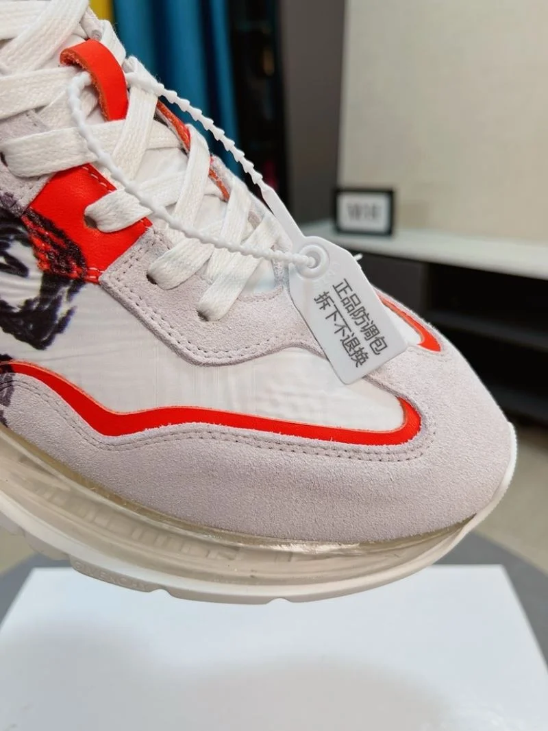 Accurate model Givenchy Shoes