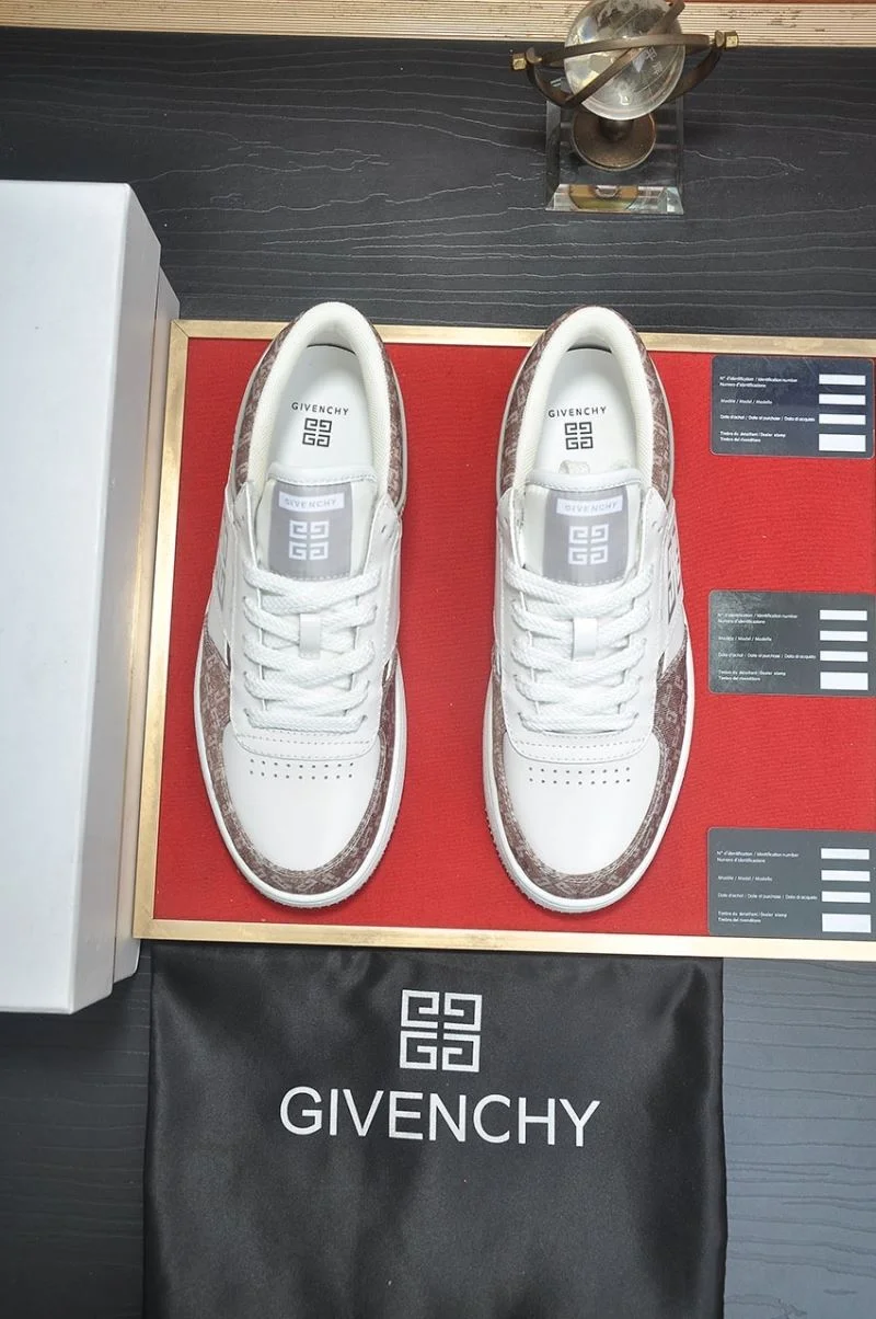 Accurate model Givenchy Shoes