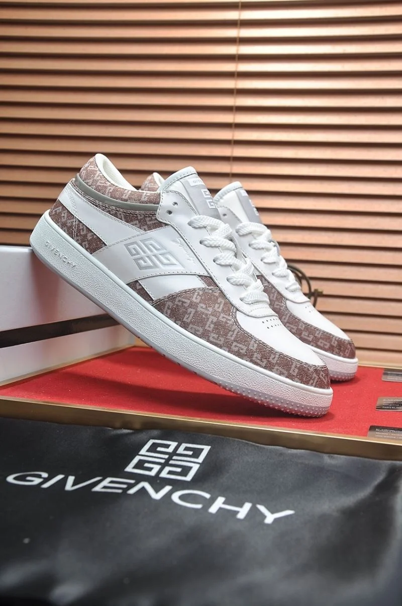 Accurate model Givenchy Shoes