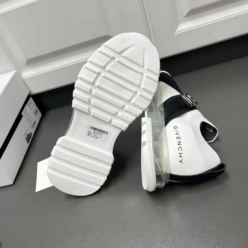 Accurate model Givenchy Shoes