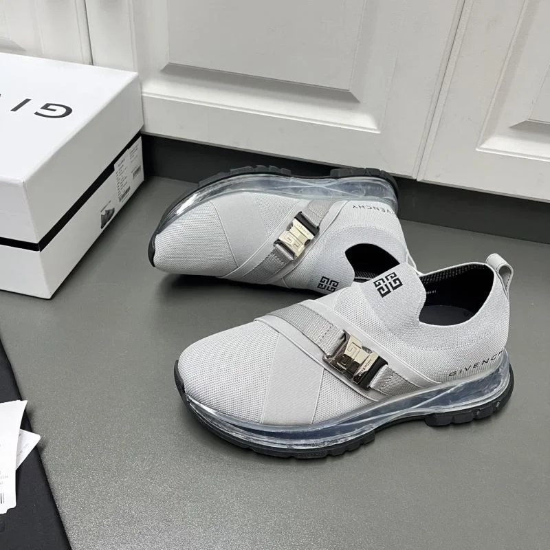Accurate model Givenchy Shoes