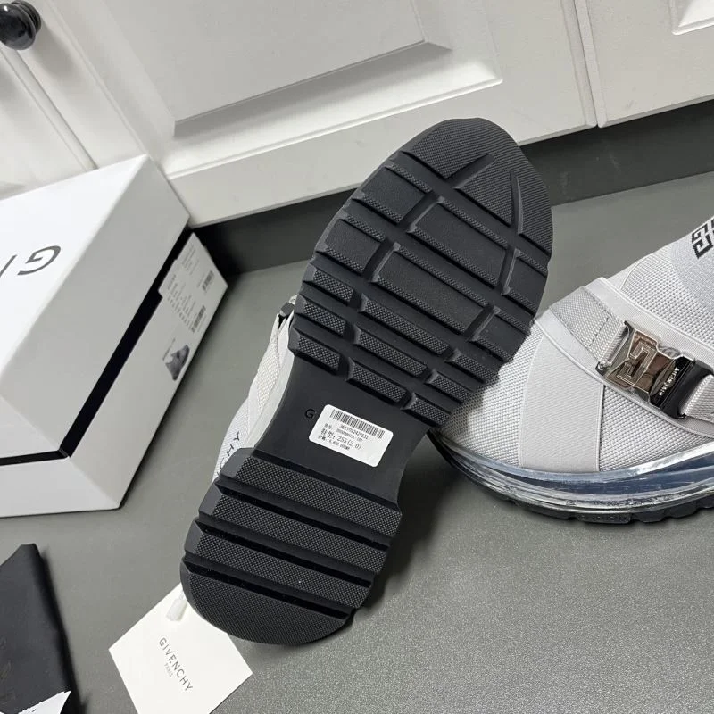 Accurate model Givenchy Shoes
