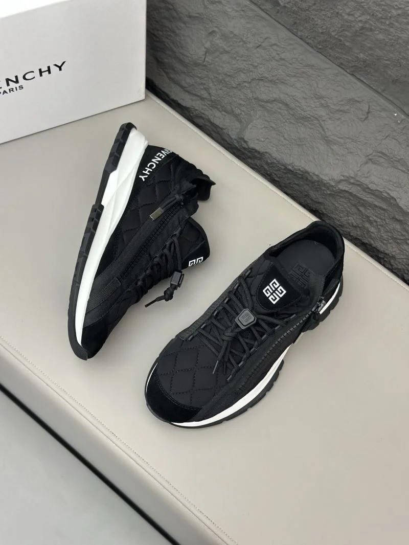 Accurate model Givenchy Shoes