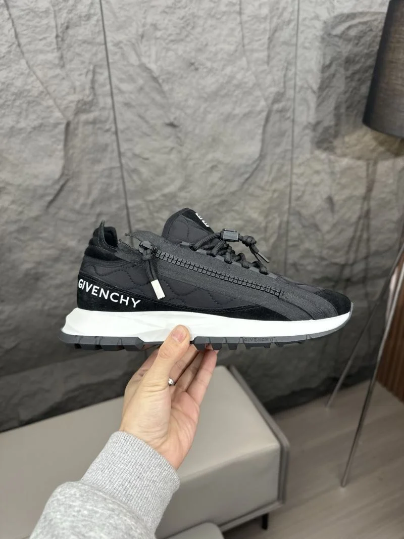 Accurate model Givenchy Shoes