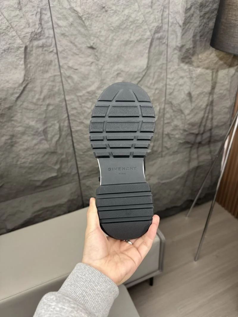 Accurate model Givenchy Shoes