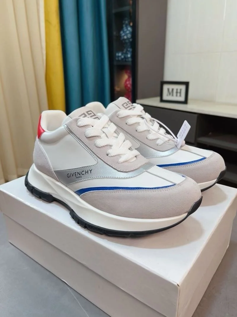 Accurate model Givenchy Shoes