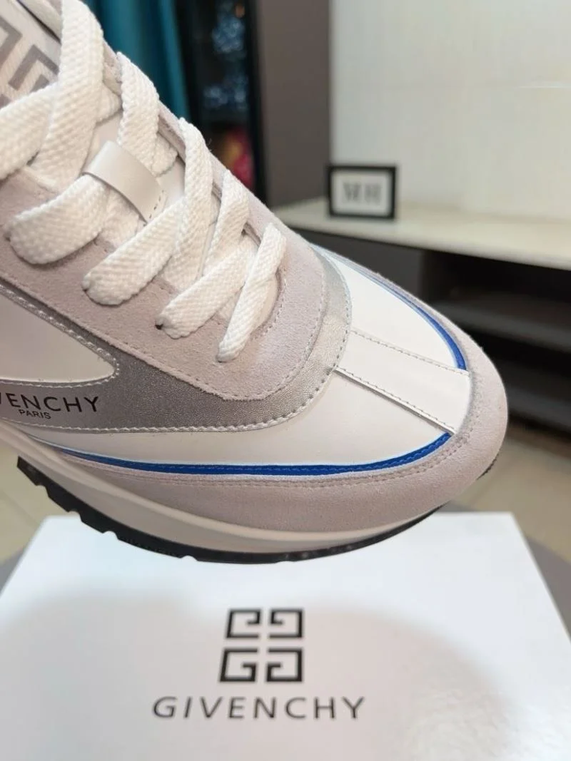 Accurate model Givenchy Shoes