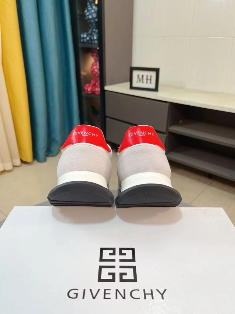 Accurate model Givenchy Shoes