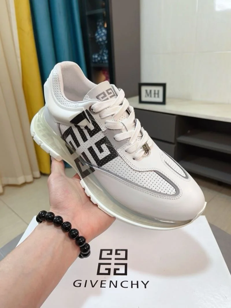 Accurate model Givenchy Shoes