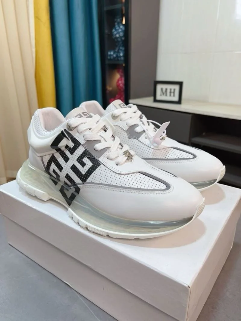 Accurate model Givenchy Shoes