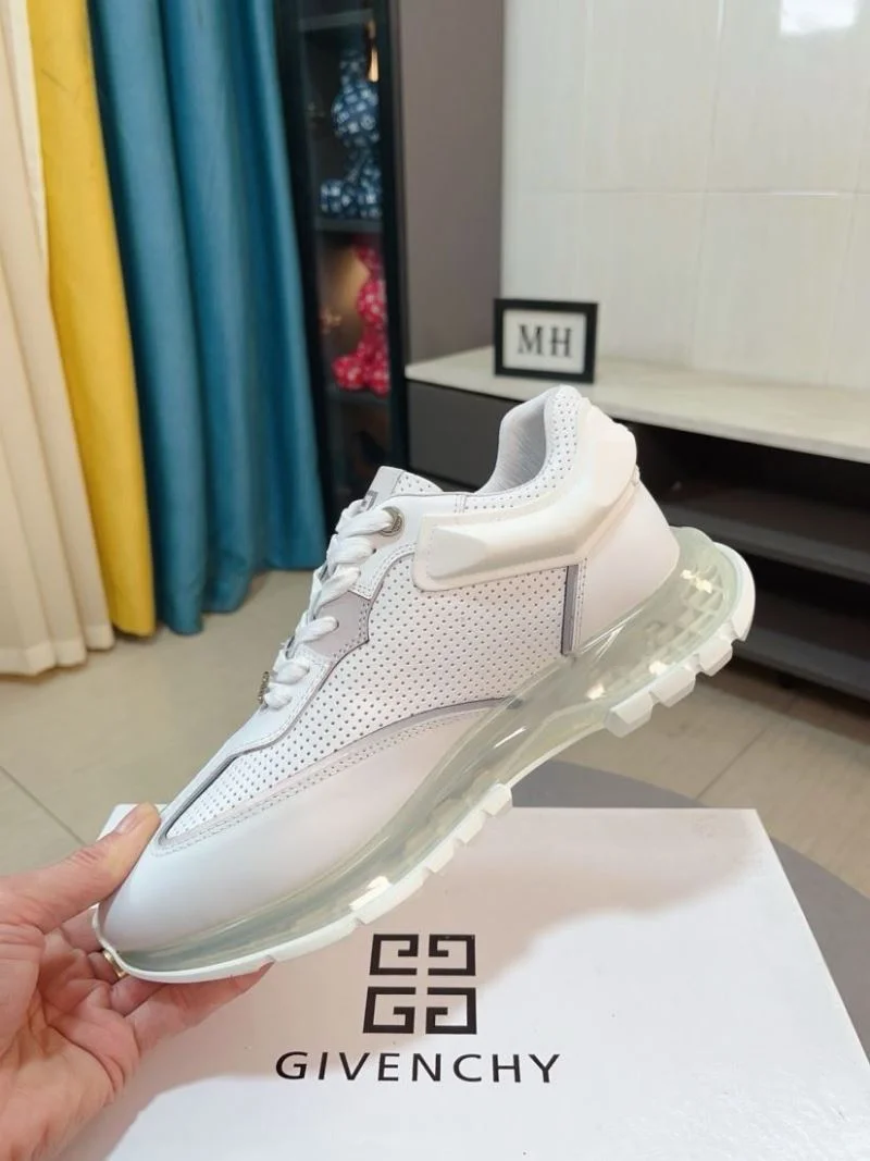Accurate model Givenchy Shoes