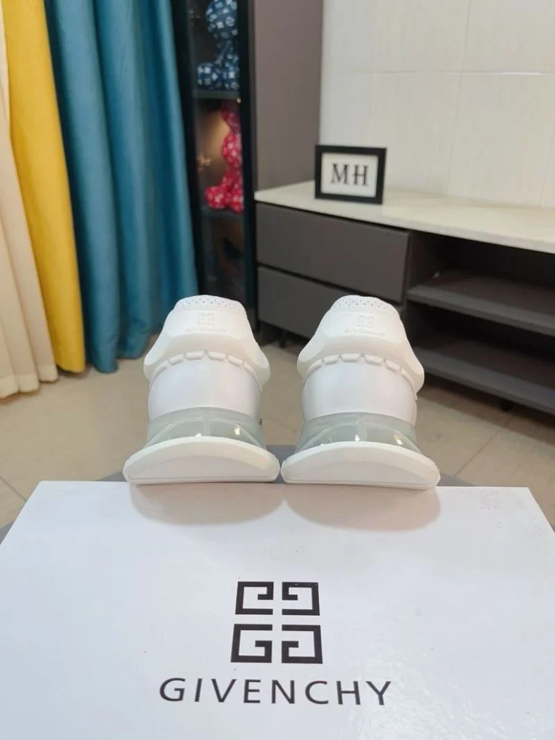 Accurate model Givenchy Shoes
