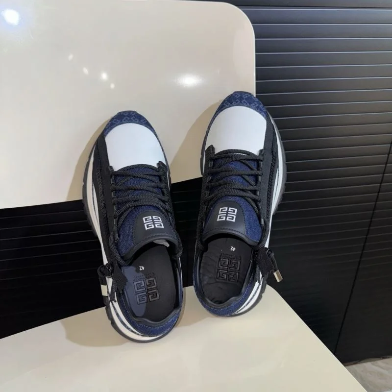 Accurate model Givenchy Shoes