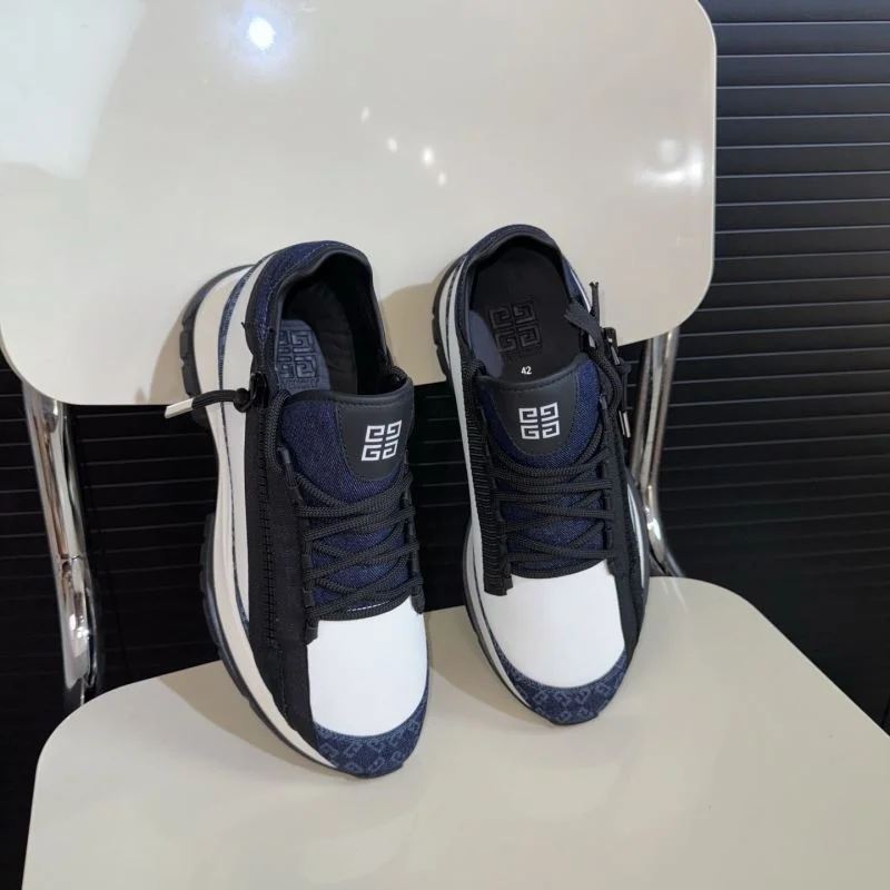 Accurate model Givenchy Shoes