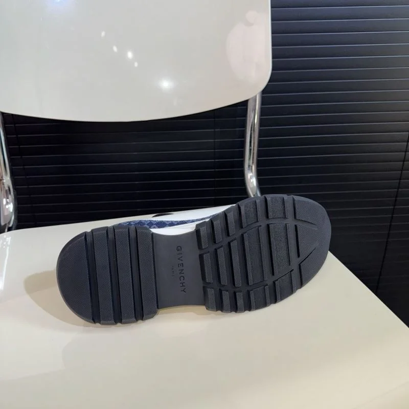 Accurate model Givenchy Shoes