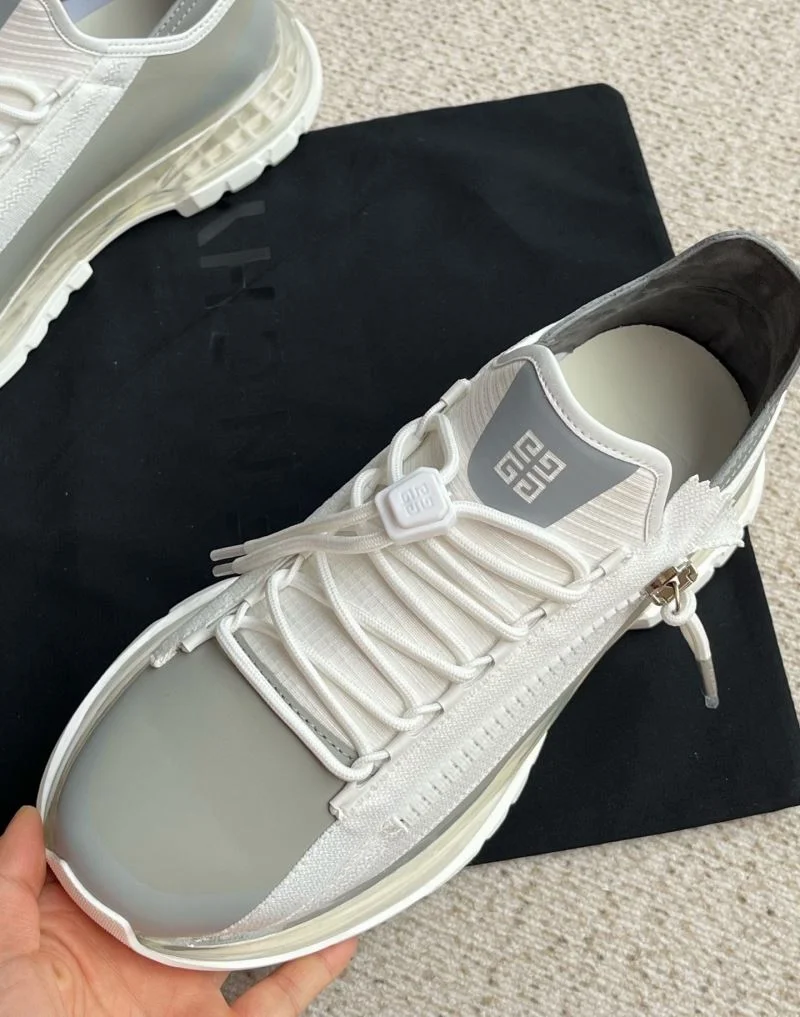 Accurate model Givenchy Shoes