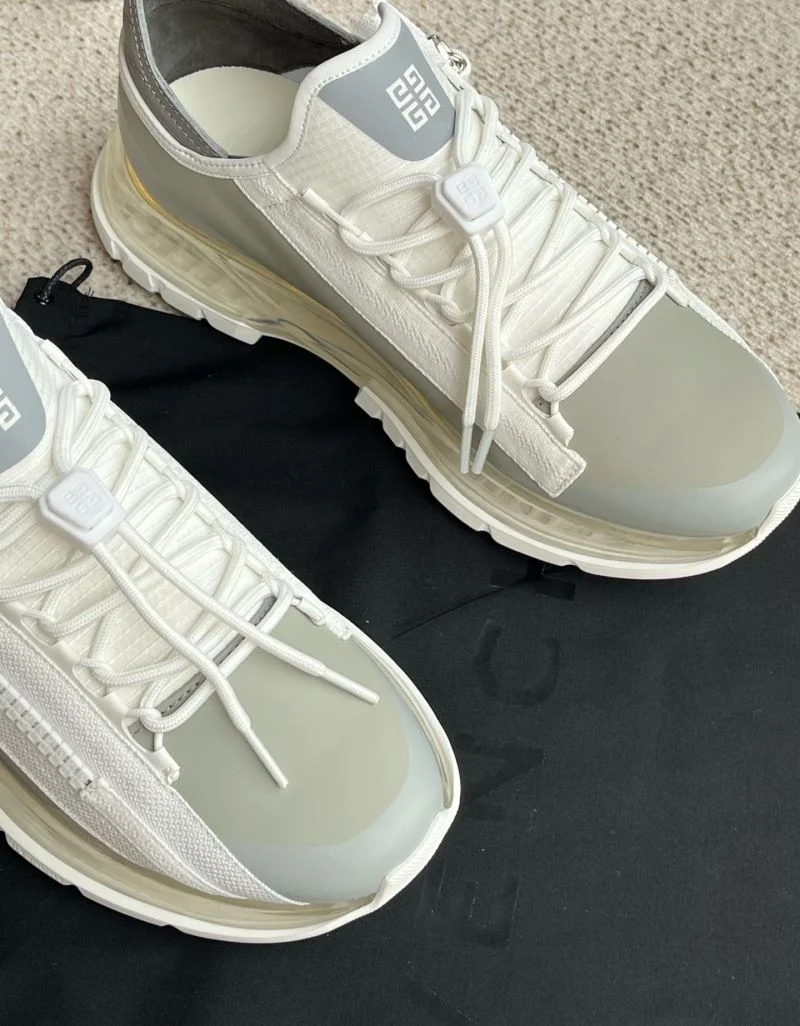 Accurate model Givenchy Shoes