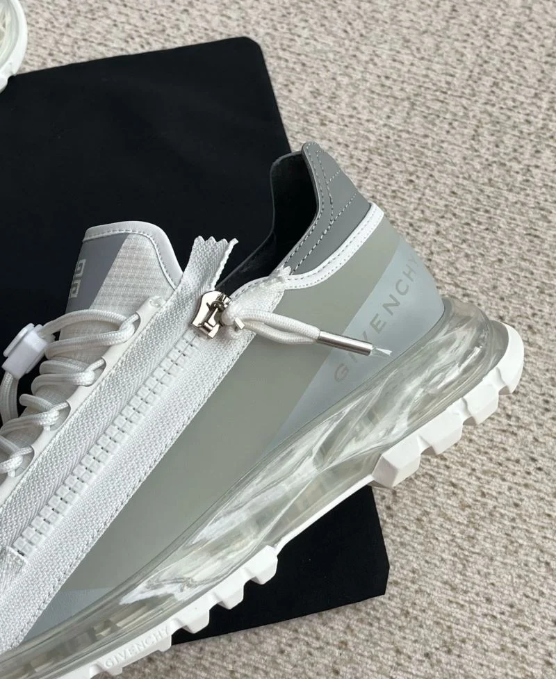 Accurate model Givenchy Shoes