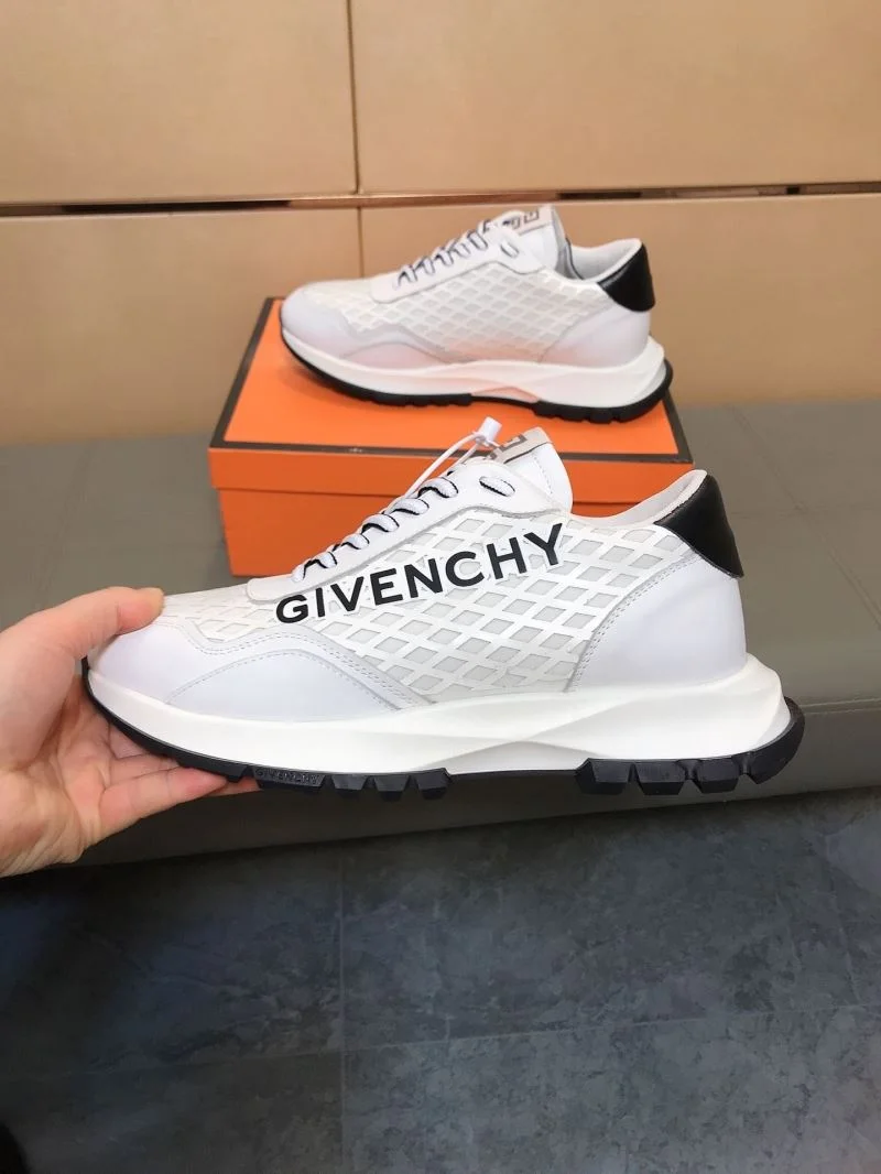 Accurate model Givenchy Shoes