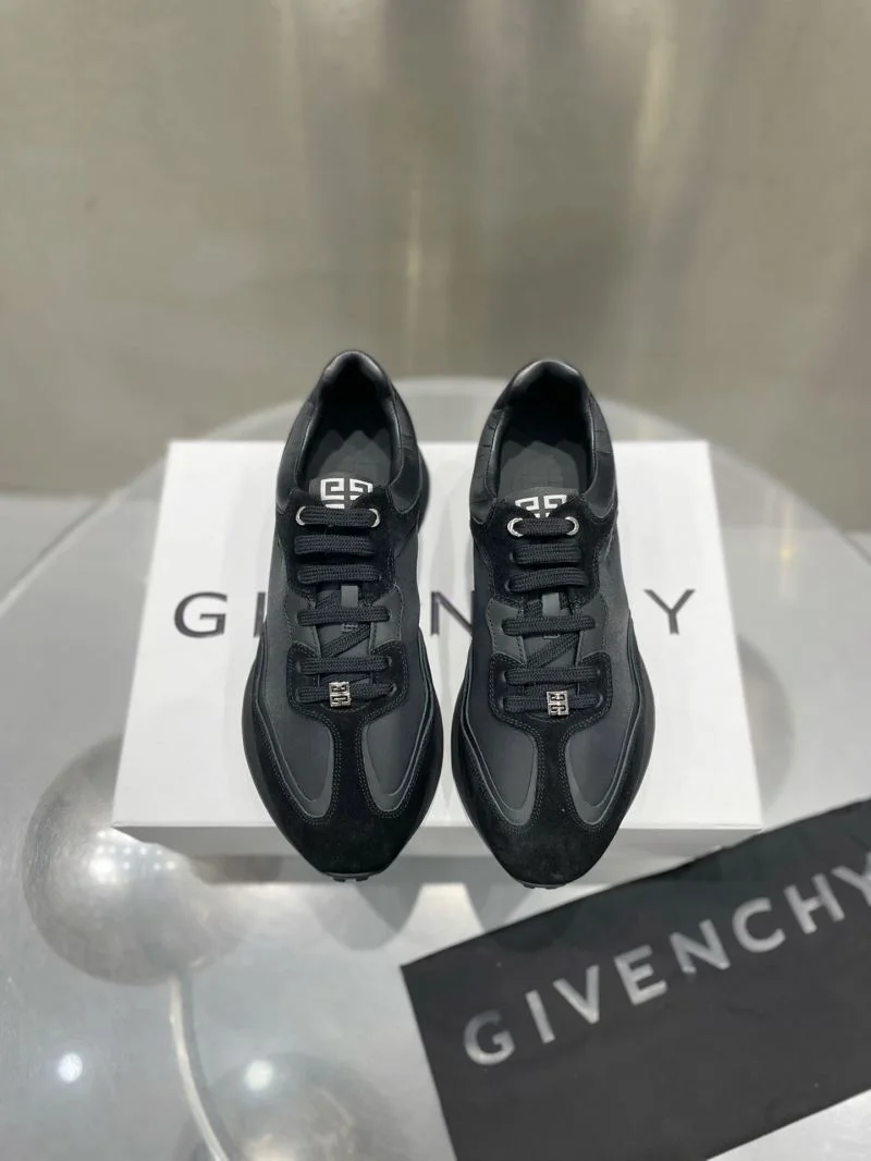 Accurate model Givenchy Shoes