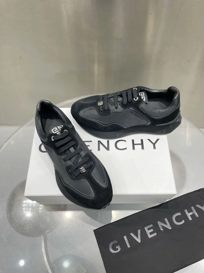 Accurate model Givenchy Shoes
