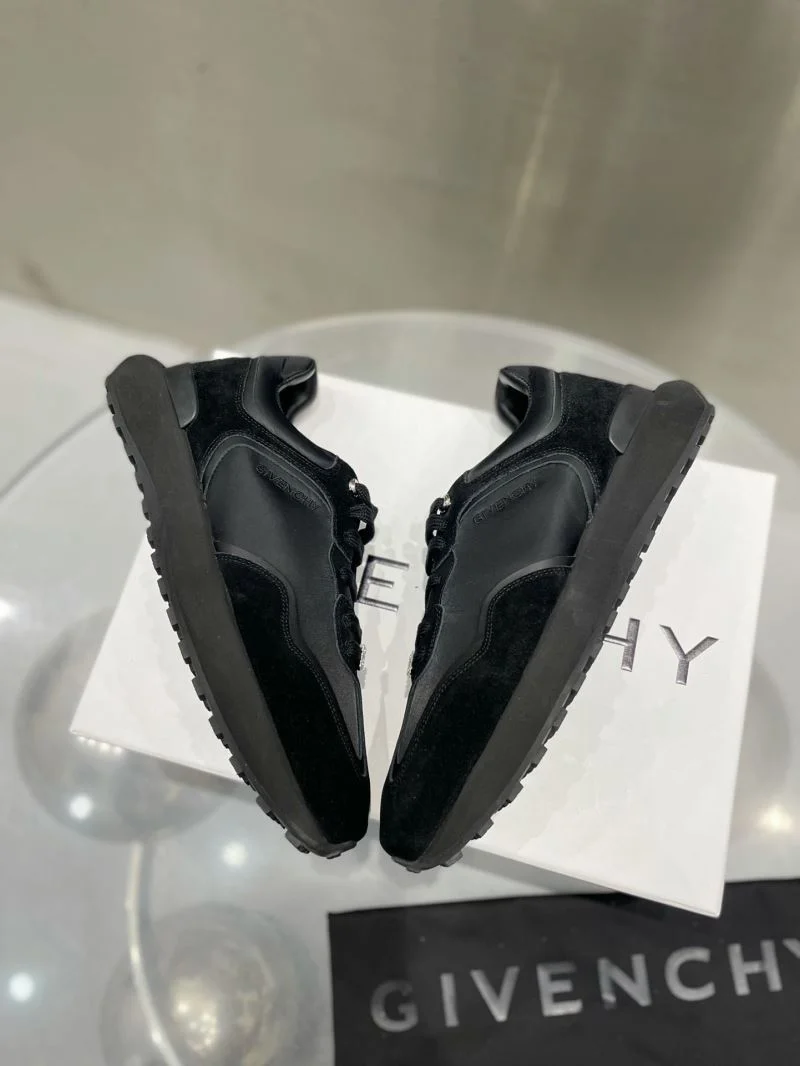 Accurate model Givenchy Shoes