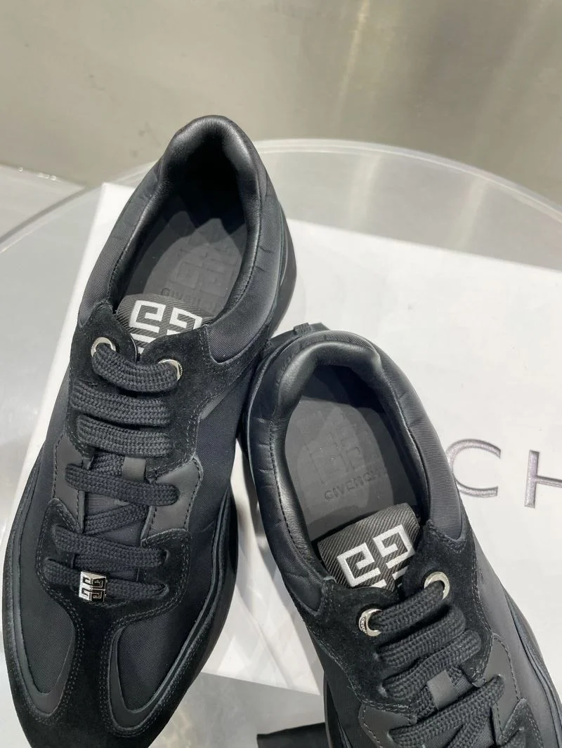 Accurate model Givenchy Shoes