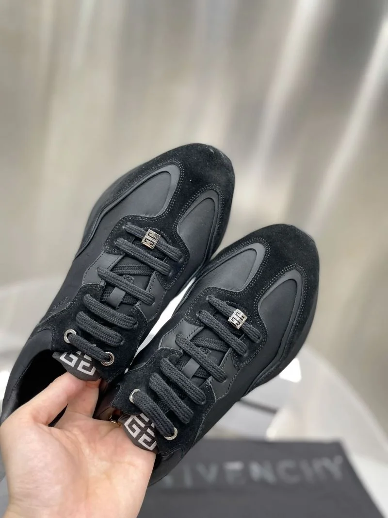 Accurate model Givenchy Shoes