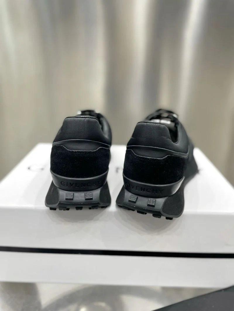 Accurate model Givenchy Shoes