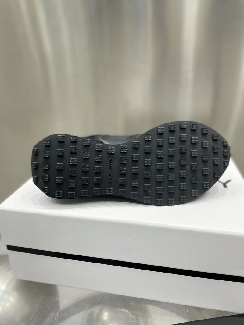 Accurate model Givenchy Shoes