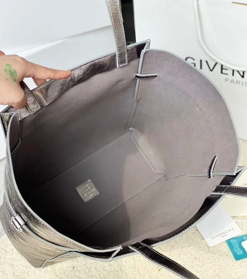 Top match Givenchy Shopping Bags