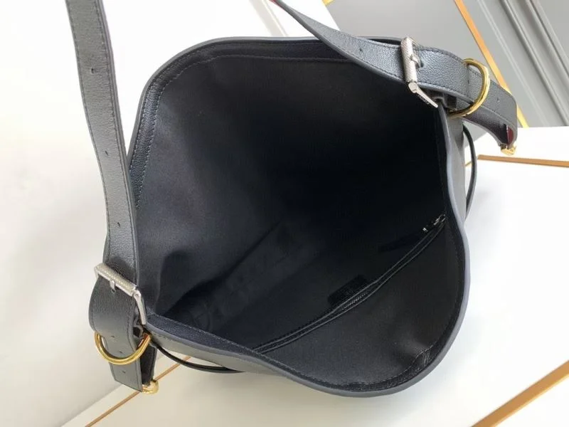 Accurate model Givenchy Shopping Bags