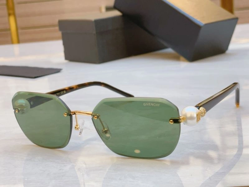 Top match Givenchy Sunglasses