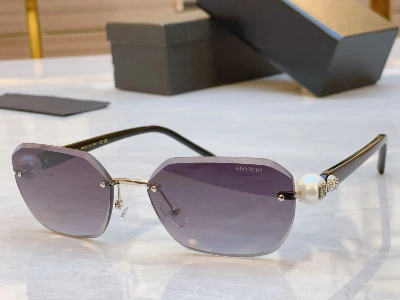Top match Givenchy Sunglasses