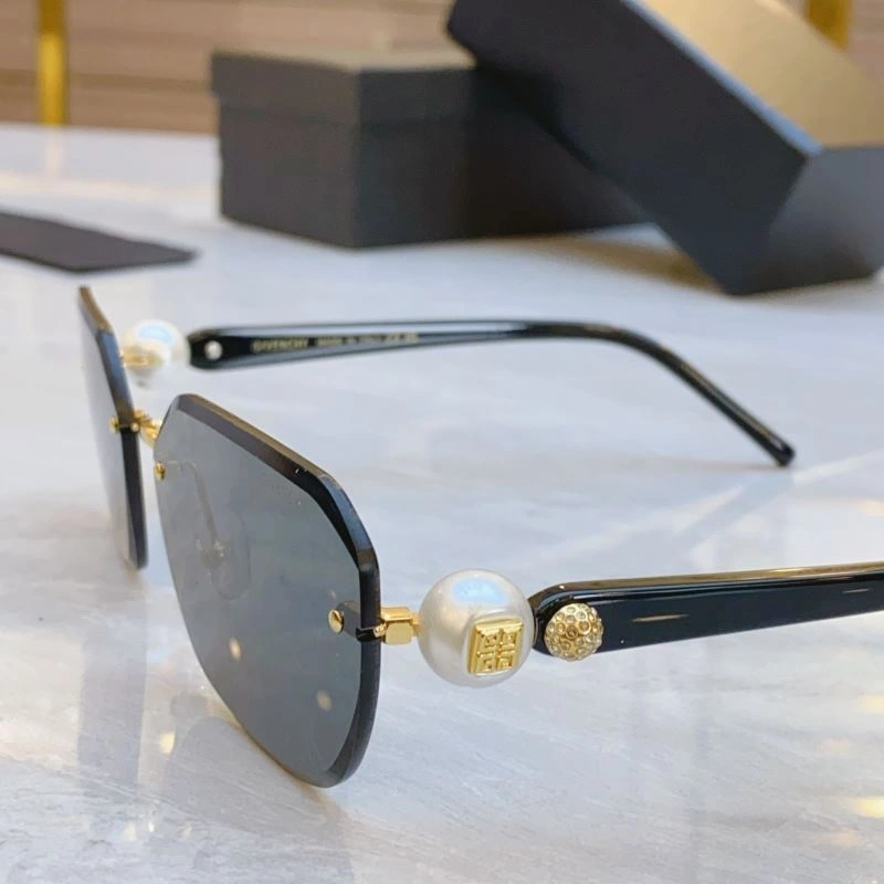 Top match Givenchy Sunglasses