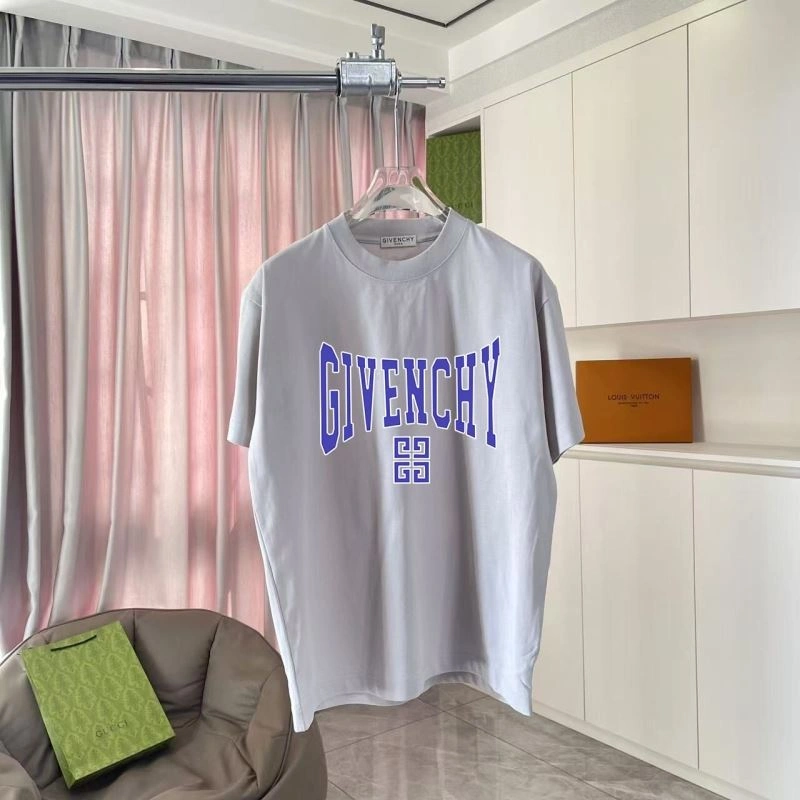 Accurate model Givenchy T-Shirts