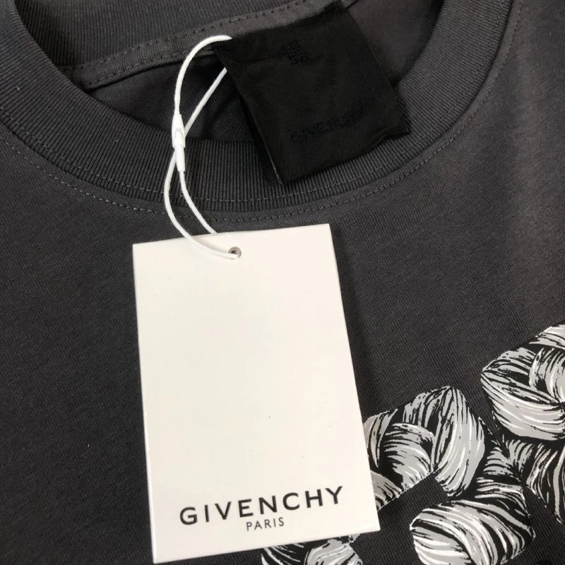 Accurate model Givenchy T-Shirts