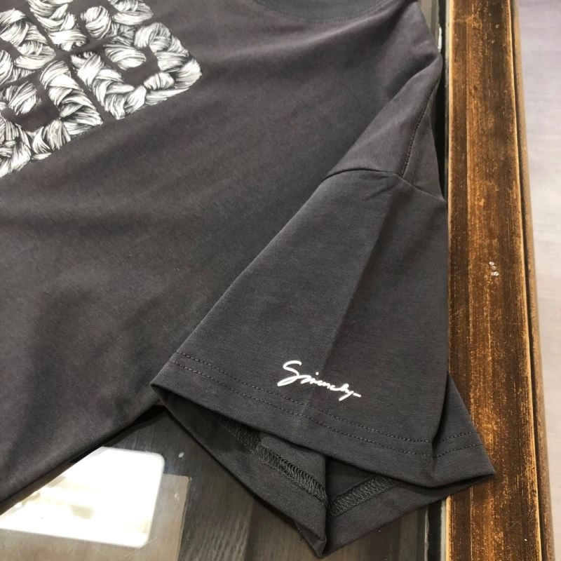 Accurate model Givenchy T-Shirts