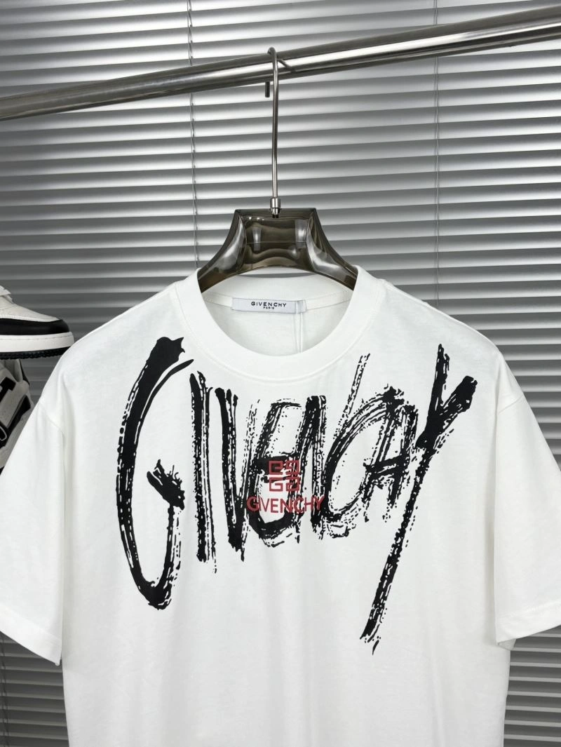 Bargain Givenchy T-Shirts