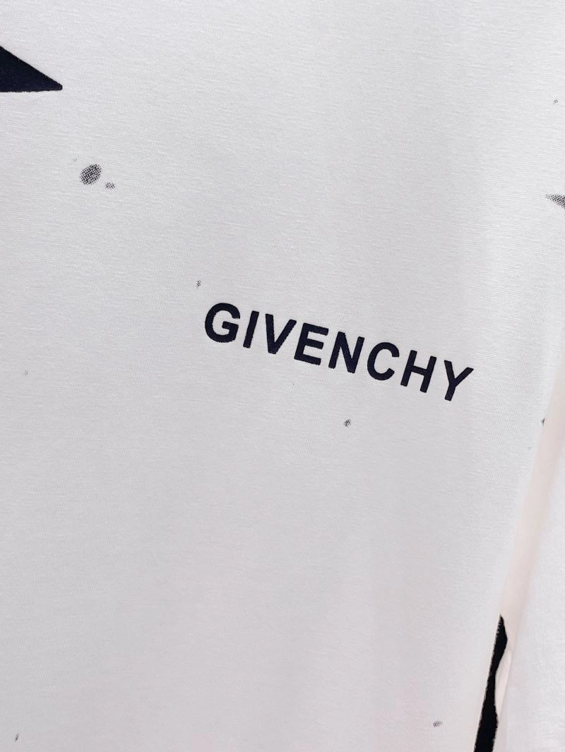 Top match Givenchy T-Shirts