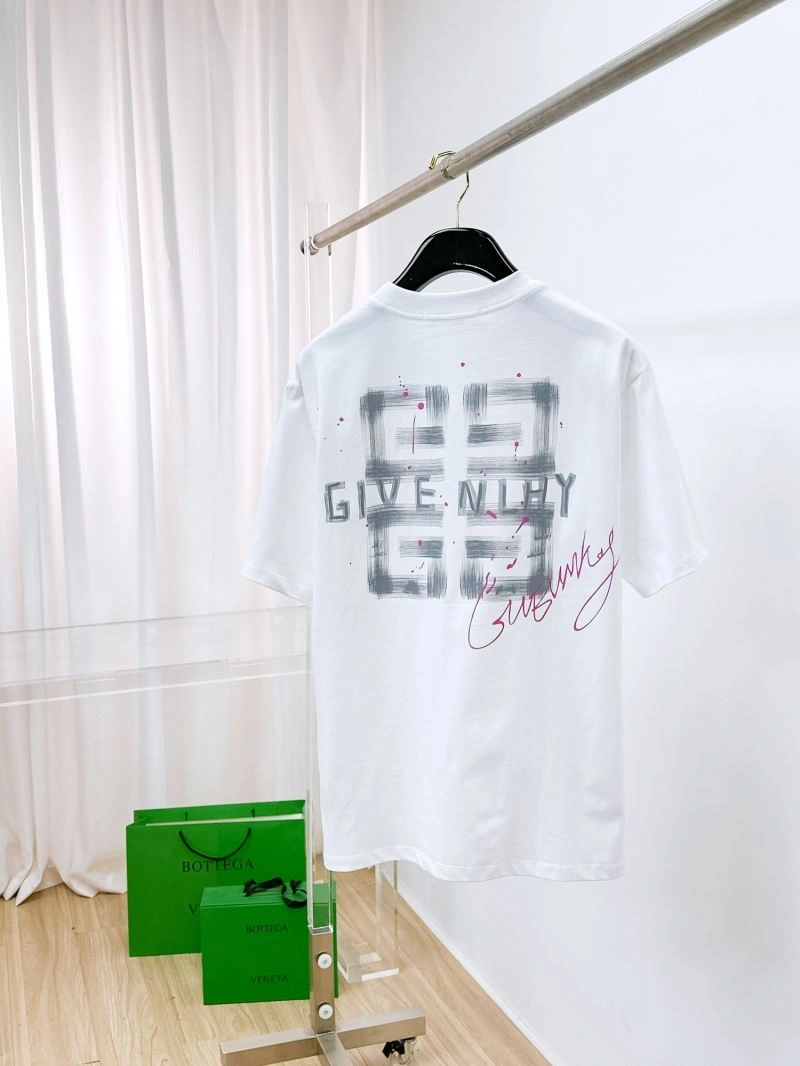Accurate model Givenchy T-Shirts