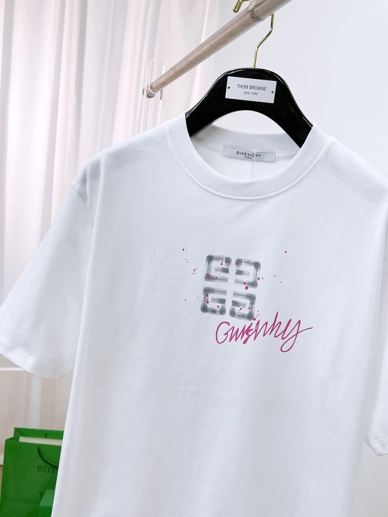 Accurate model Givenchy T-Shirts