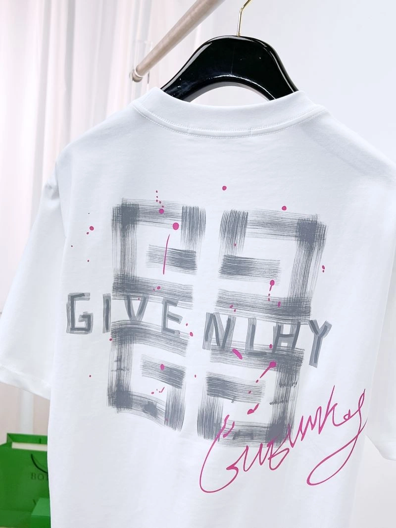 Accurate model Givenchy T-Shirts