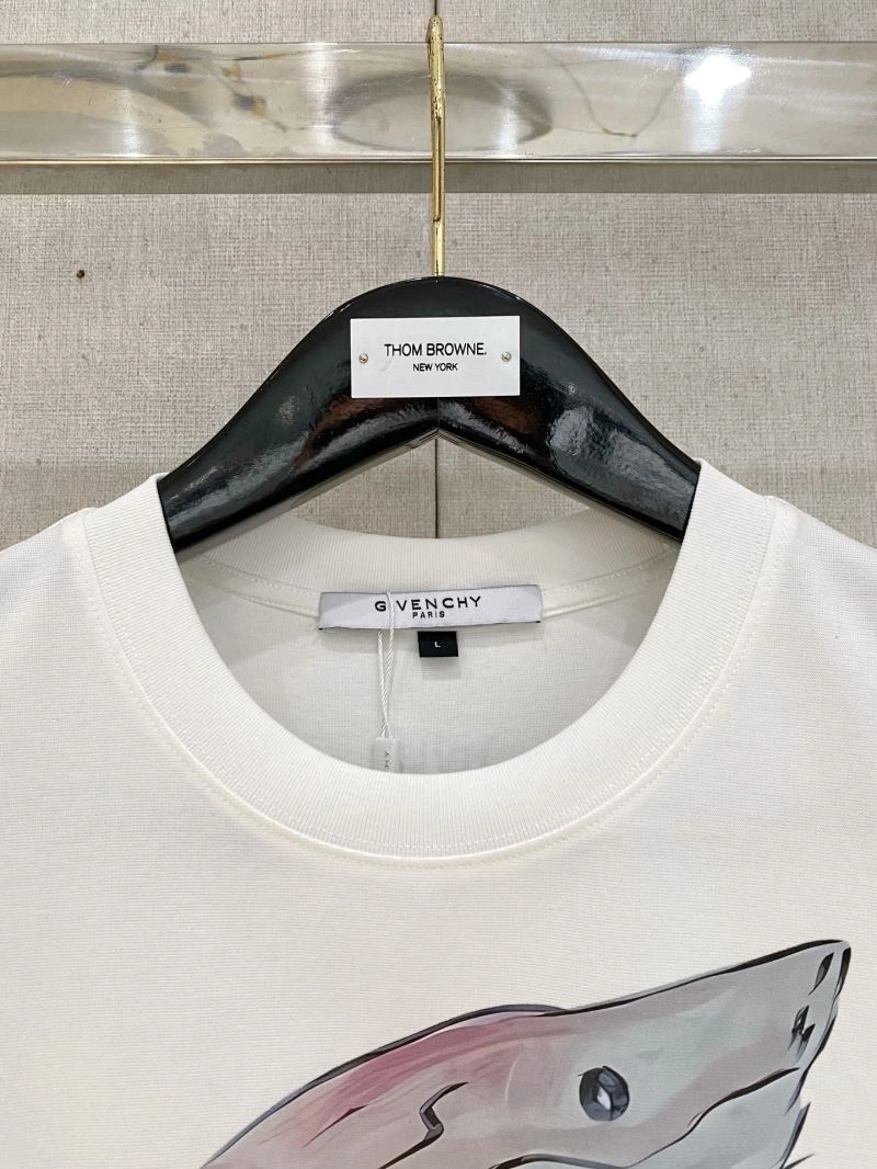 Accurate model Givenchy T-Shirts