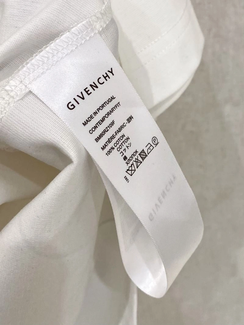 Accurate model Givenchy T-Shirts