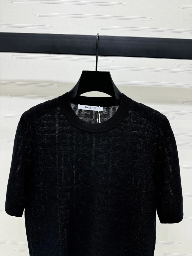 Accurate model Givenchy T-Shirts